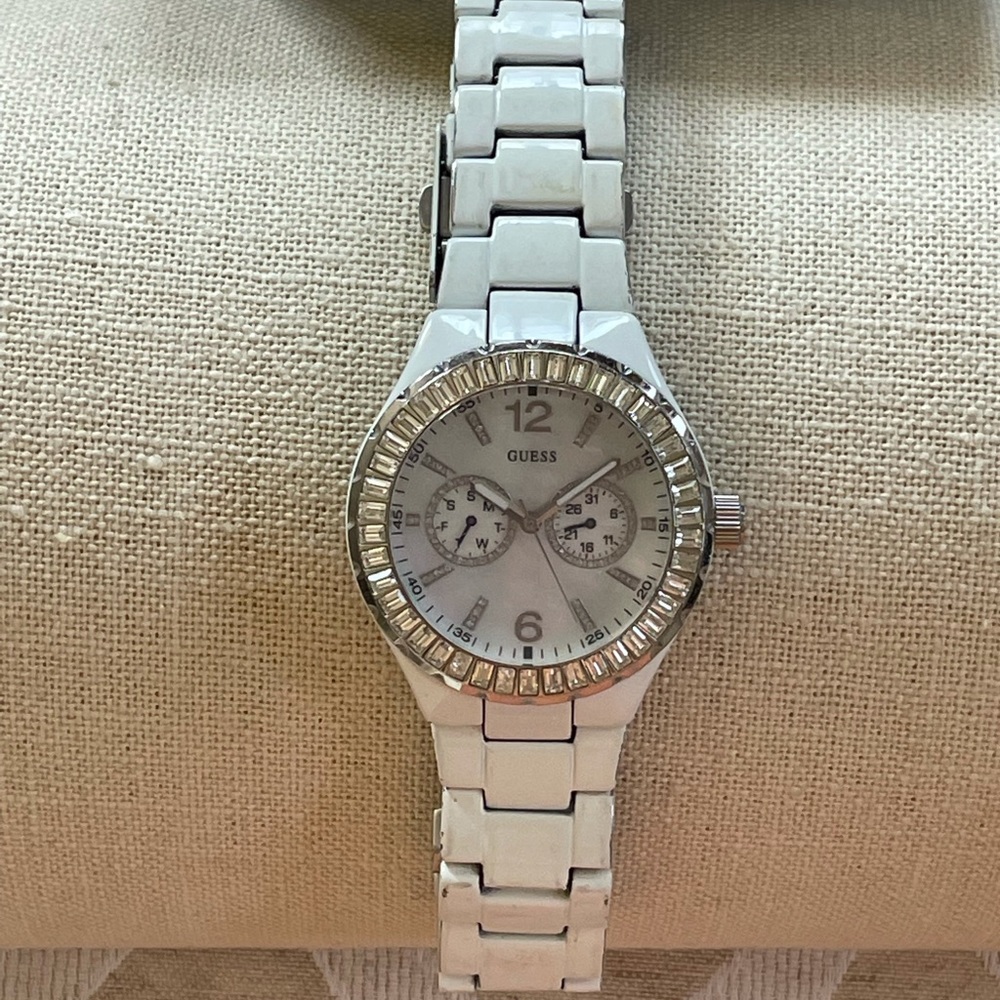 Guess Mother Of Pearl Swarovski Crystal Large Face Wh… - Gem